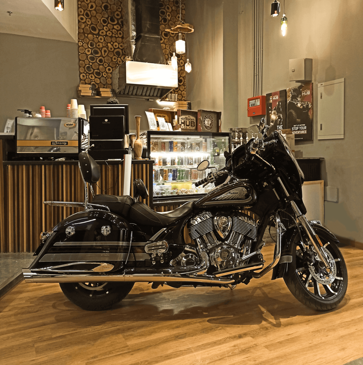 Lounge and Cafè - Motorsports Hub